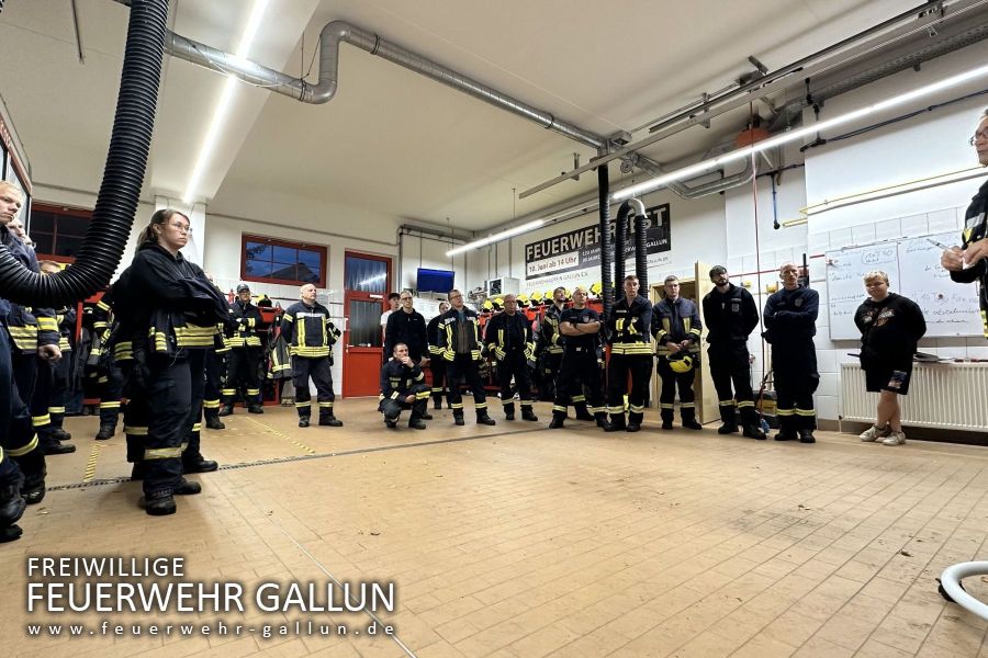 Ausbildung mit der Feuerwehr Mittenwalde | Aktuelles 2024 | Feuerwehr ...